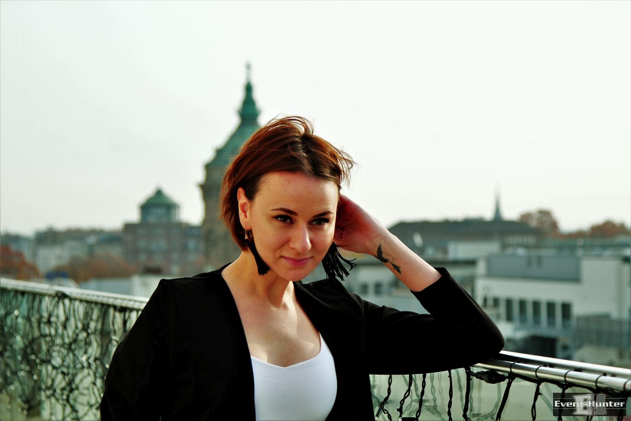 IRINA TITOVA: QUEEN OF SAND